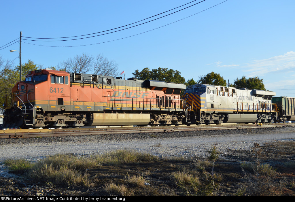 BNSF 6412 stopped at the yard office